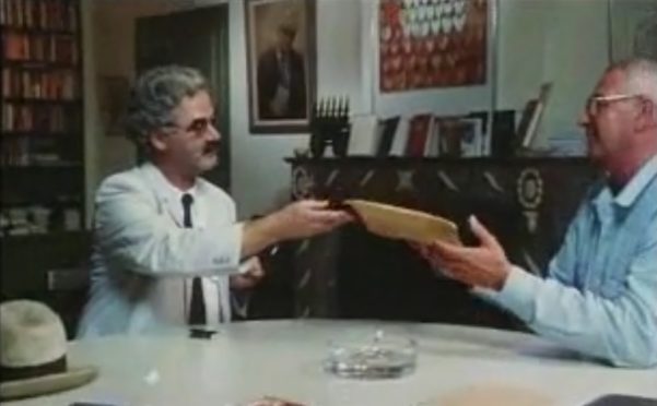 Tzum | Filmpje: Hoe het manuscript van De morgen loeit weer aan van Tip ...