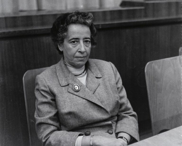 Tzum | Recensie: Dirk De Schutter en Remi Peeters – Arendt - Tzum